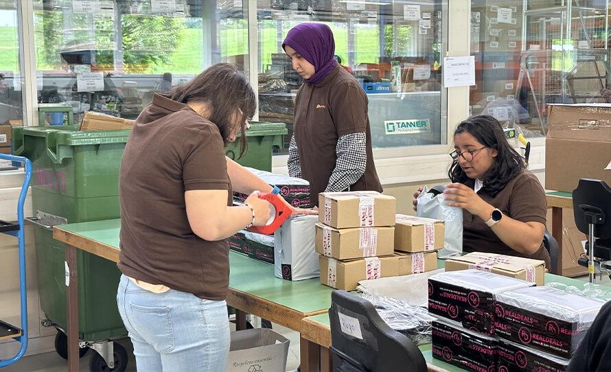 Realdeals.ch livre vos colis Ventes Flash en collaborant avec la ...